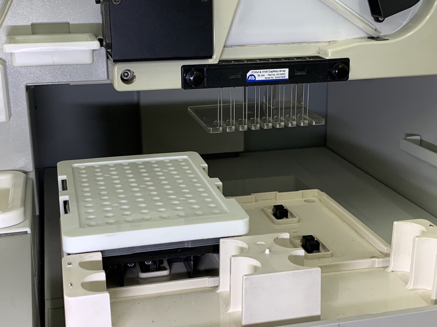 ABI/3130 /PRISM 3130xl Genetic Analyzer/DNAシーケンサー/￥330万円-(税込み・送料別途)