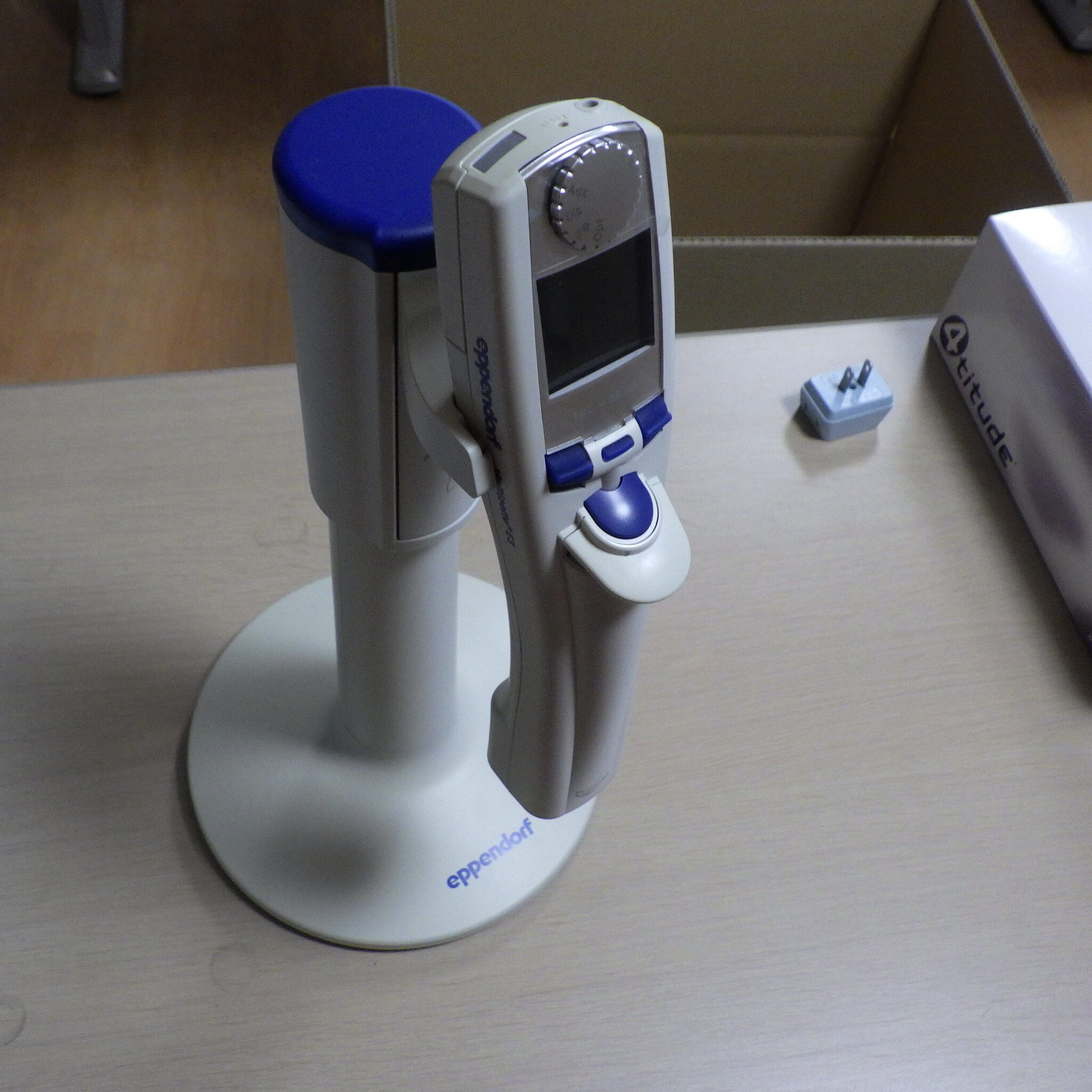 2937-2・エッペンドルフ/4987000010/Multipette E3