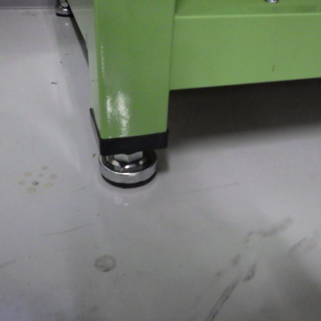 サカエ/KK-39FN/作業台/w70×D70×H72/緑色アジャスター付属/